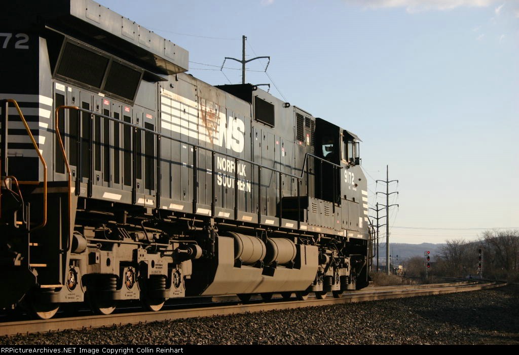 NS 9172 on 16T waits to head east.